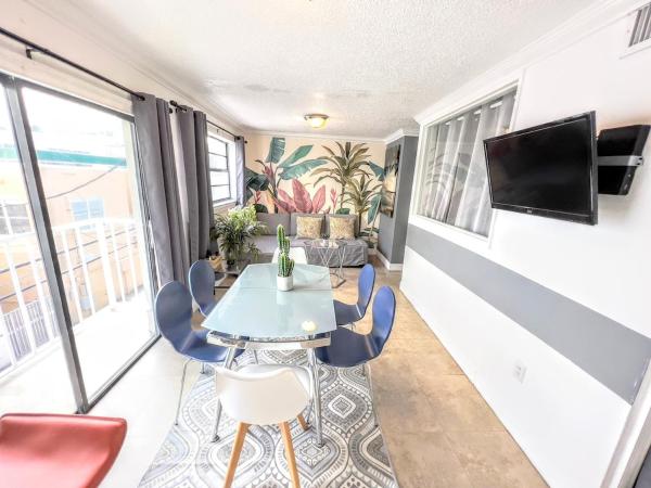 The Blue Breeze - Parking Included - South Beach, FL