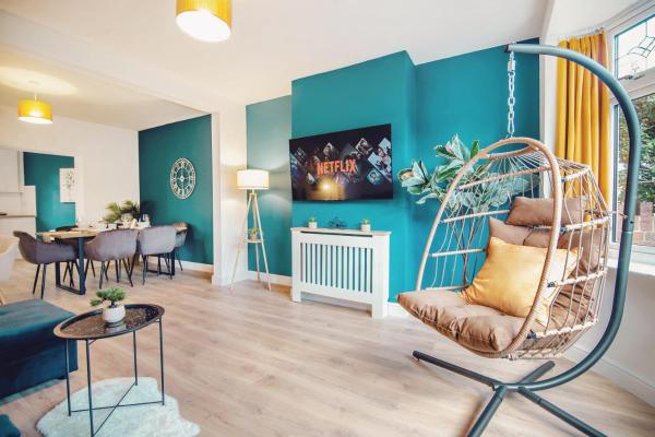 Open Haven Collective With Man Cave And Parking 10ppl - Chesterfield