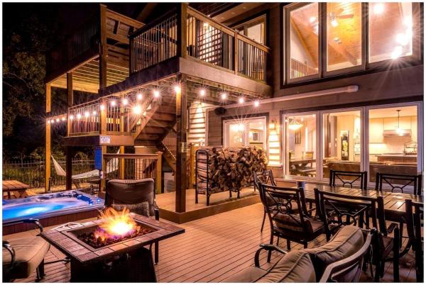 Luxurious Villa With Hot-tub, Fire Pit And Games In Gary, Indiana - Gary, IN