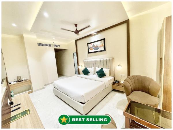 Hotel Jeeva Varanasi Vedagam Inn Near Kashi Vishwanath Temple- Dashashwamedh Ghat Ganga Arti - Free Wi-fi- Parking - Lift And Restaurant - Fully Air Conditioning Luxuary Rooms- Best Family Stay Luxuary Hotel - Varanasi