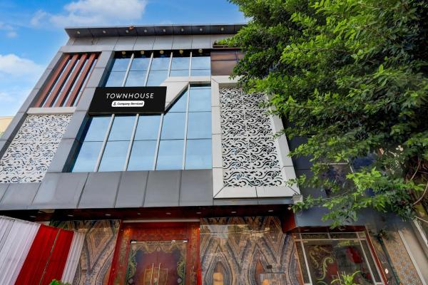 Super Townhouse Esic Medical College Faridabad Formerly Royal Mountain - Faridabad