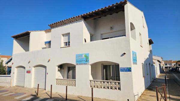 Hotel Les Palmiers En Camargue - Arles