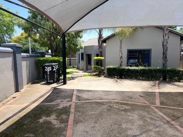 Crown Guesthouse Meyerspark - Pretoria