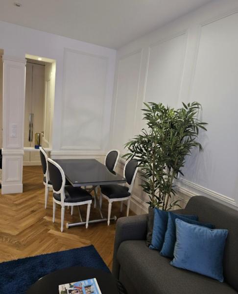 Standing Apartment - Champs ÉLysée - Saint-Denis, France