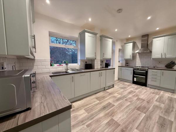 Double Room In Refurbished 5 Bed Home With Wifi And Tv Bw Room 5 - Solihull