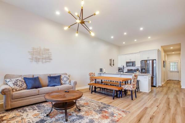 Chic Home Close To Expo, Churchill Downs, Sleeps 9 - Louisville, KY