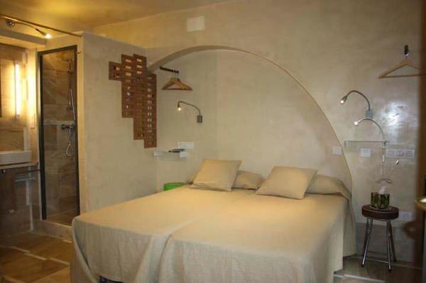 Room 2p & Bathroom - Sevilla