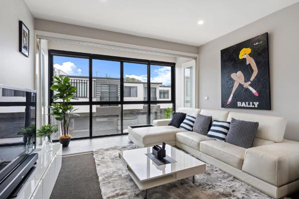 Modern 3-bedroom Townhouse In Quiet Greenway - Canberra