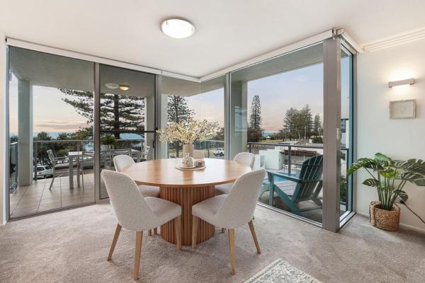 Dwell At 38, Oceanfront Apartment - Bargara