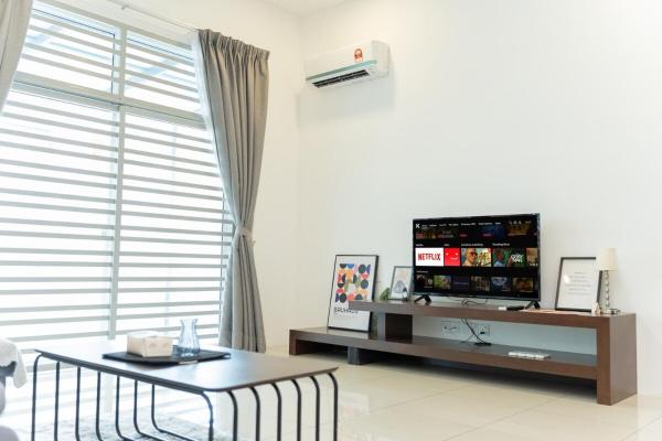 Bright & Airy Double-storey Retreat 4br - 부킷 머르따잠