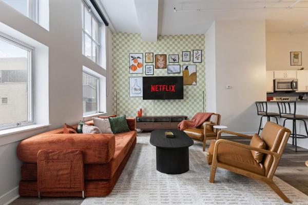 New City Stay -Dedicated Workspace- Gym- Walk To Convention- Perfect For Family - White River State Park, Indianapolis