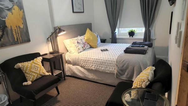 Magpie And Stump Hotel 'Nest Accommodation' - Clare