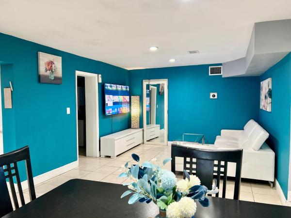 Hollywood Hideaway Spacious 2br & Private Parking - Miramar, FL