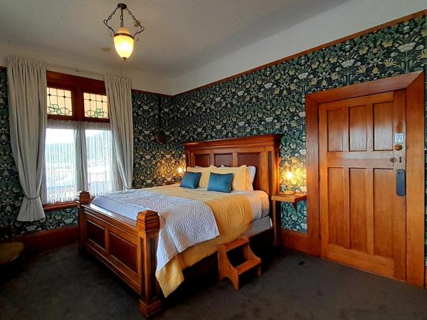 The Bohemian At Noah's Ark - West Coast