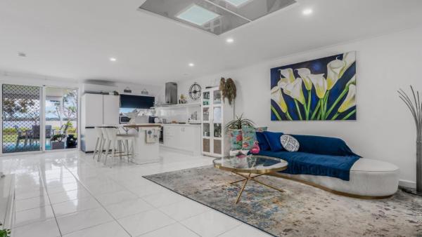 The Luxe Waterfront - Bribie Island