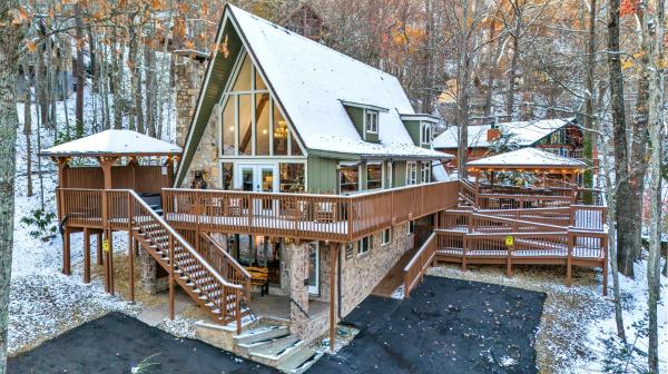 High Bear Activity, Handicap Ramp, Hot Tub, Fire Table, Game Room, Family Cabin - Tennessee