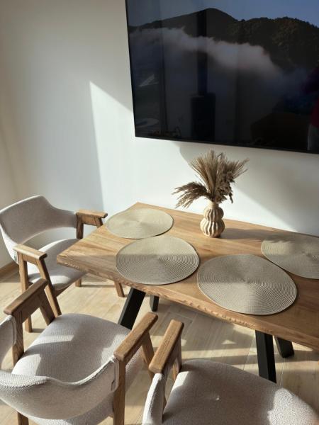 Domivka будинок для відпочинку у Карпатах із чаном-джакузі, каміном і панорамними вікнами - Ukraine