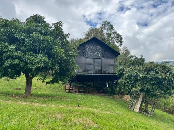 Luna Menguante Refugio De Silencio Y Renovación - Silvania