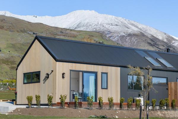 New Contemporary Studio Escape - Wanaka
