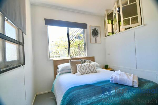 10 Fifth Avenue - Woodgate