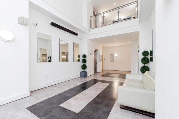 Modern Comfort 2-bed, 2-bath With Lift Access - Basingstoke