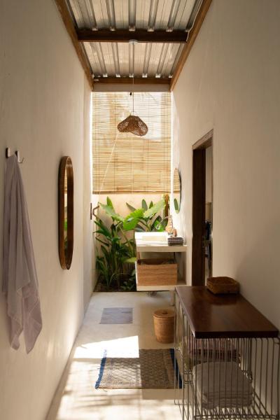 Rumah Singa Lombok -