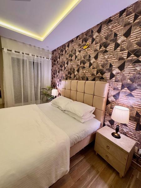 Modern Apartment, Bahria Town Phase 4 Prime Location - Pakistan