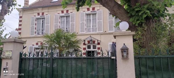 Maison Spacieuse Avec Jardin à Cabourg, 250 M² - Cabourg