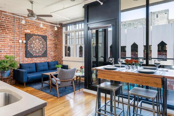 Bright Downtown Asheville Apt With Balcony, Walk Everywhere - Asheville, NC
