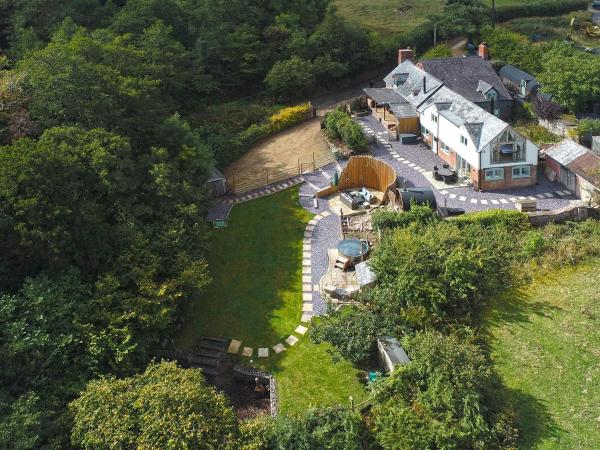 Private Lodge Spa, Sauna, Hot Tub, Outdoor Kitchen With Firepit Area - Church Stretton