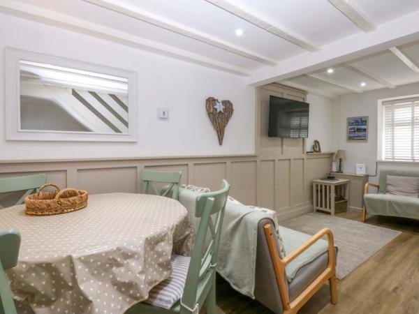 27 Kingshead Street - Pwllheli