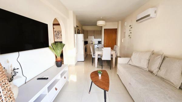 Coastal 2br Haven Walk To The Beach - Larnaca