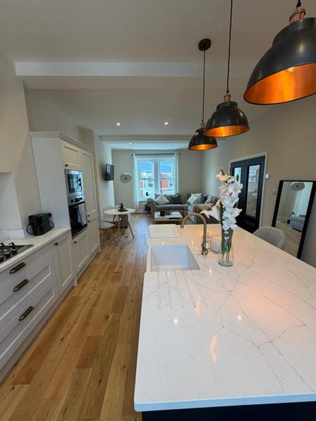 Modern 2 Bed 2 Bath Apartment In Prime Jesmond Location - Newcastle upon Tyne