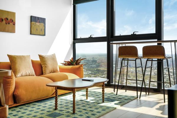 Amber Nest 'City View 1b1b' Sunlit Retreat - Melbourne