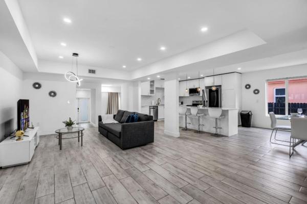 Contemporary Family Oasis Pool And Comfort - 마이애미