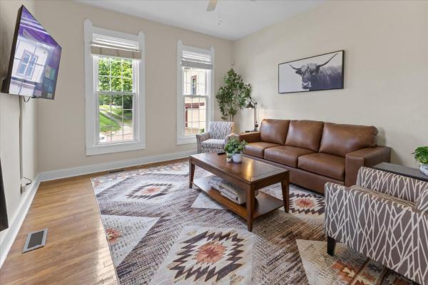 Simple Comfort 1 Bed 1 Bath Near Downtown Indy - Indianapolis, IN