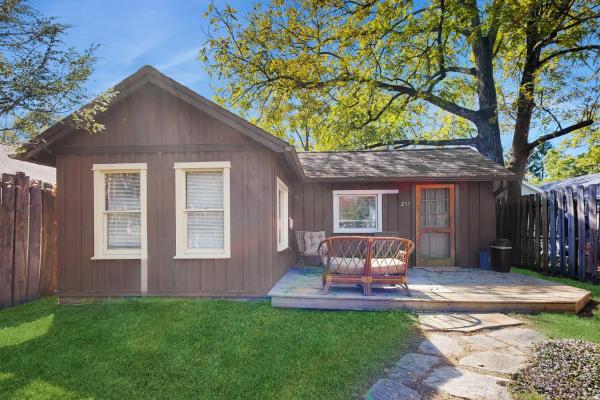 Main Street Wood Cottage - Brevard, NC