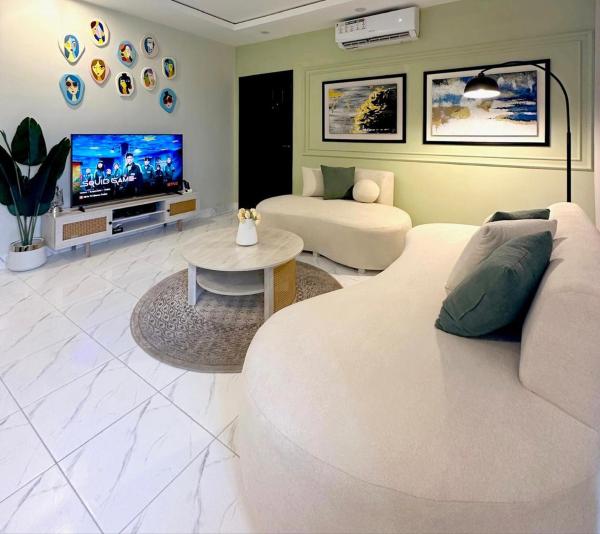 Cozy 1br Designer Apartment, Gulberg Greens - Pakistan