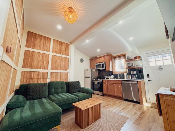 Stylish 2 Br 1 Ba Apartment - Steps To The Ocean - Hidden Gem - Stone Harbor, NJ