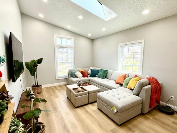 Cozy 3br Retreat - Modern Finish & Great Location - Davenport, IA