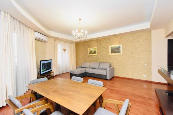 Luxury Apartment 2 Bedrooms 2 Bathrooms , Open Balcony In The Center Of Yerevan , Near Malibu Park - Yerevan