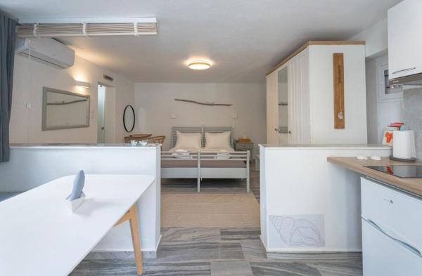 White W4 New Studio In Naousa - Paros