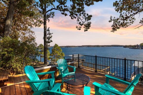 Firepit, Spacious Decks, Breathtaking Views - United States
