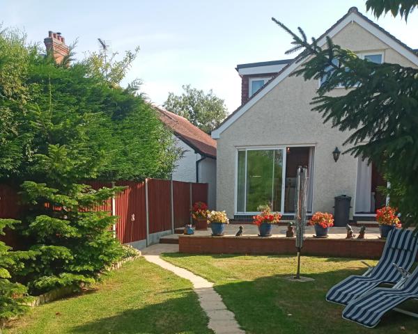 Central To Town, 4 Bedrooms, Sleeps 7, Parking For 4 Plus Cars - Stratford-upon-Avon