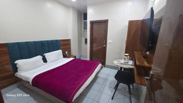 Fab The Maleen New Delhi - Delhi