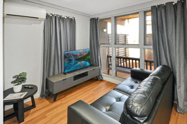 Supersized Studio Inexpensive 1x1 - Port Hedland