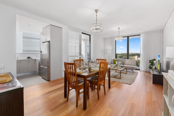 Central Redfern Home With Balcony Escape - Manly
