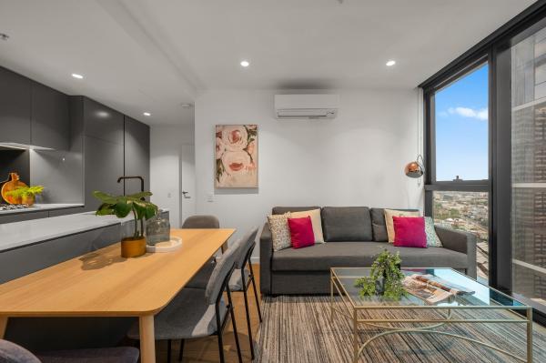 Wow Apartment On Eq Tower -