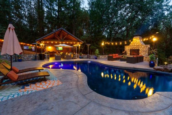 Pool • Hot Tub • Movie Theater • Games • 3 Decks - Foresthill, CA