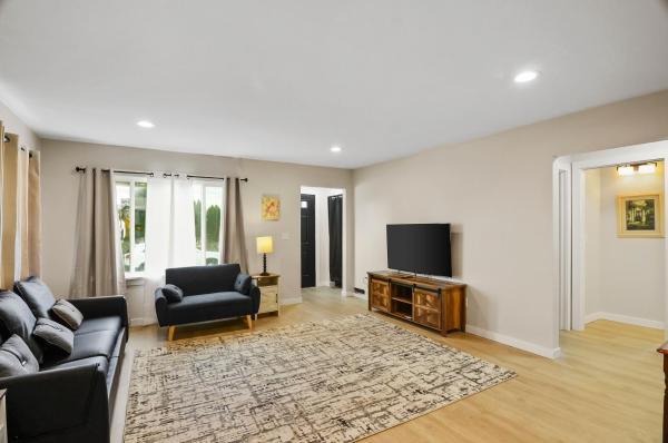 Serenity Farmhouse - Pasco, WA